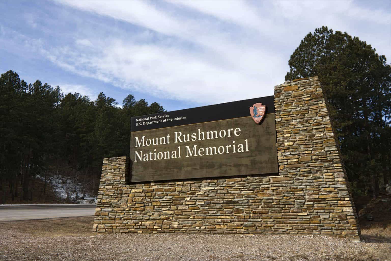 Tips for Visiting Mount Rushmore with kids - Wandermust Family