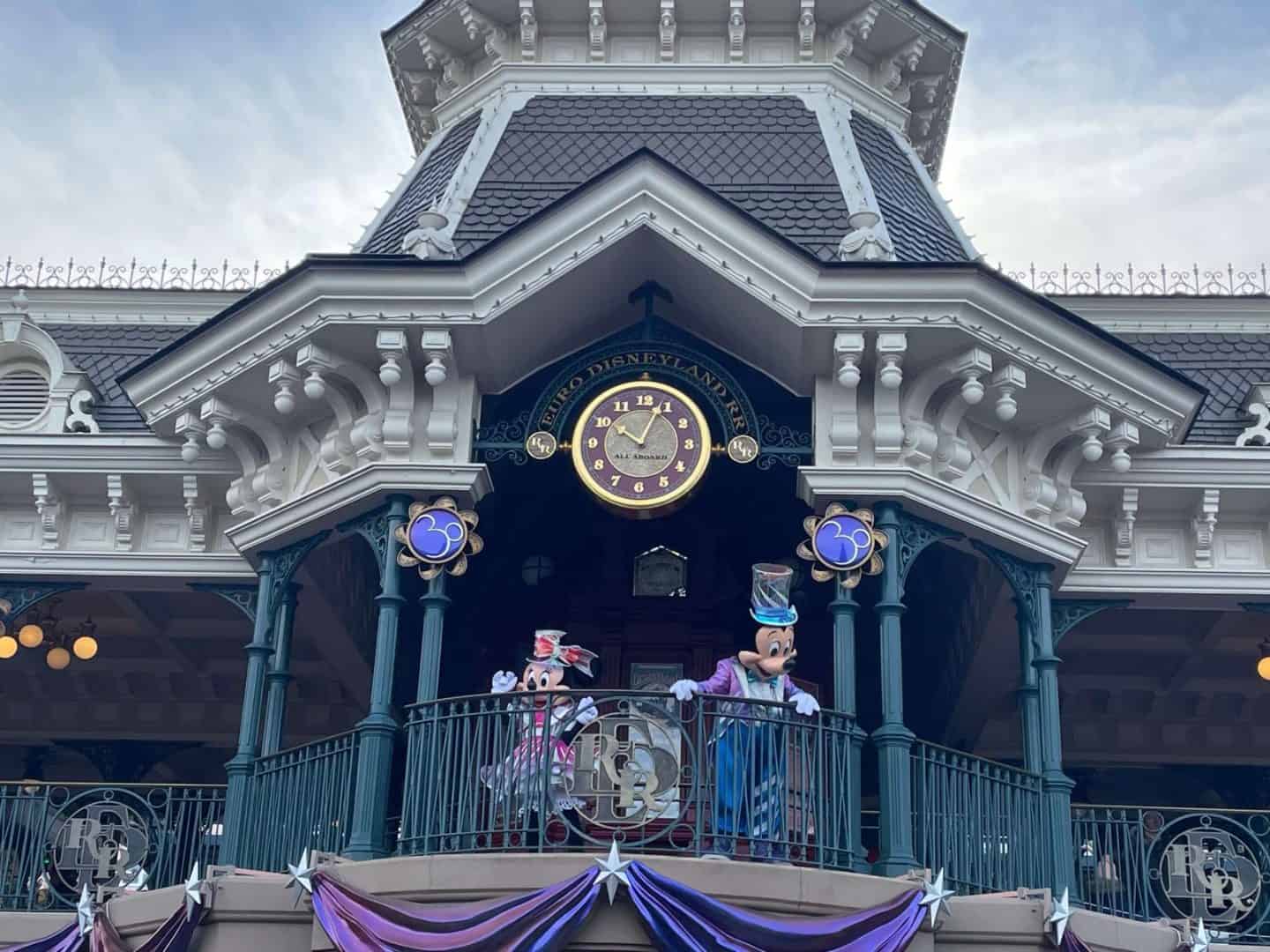 Do they speak English in Disneyland Paris? - Wandermust Family